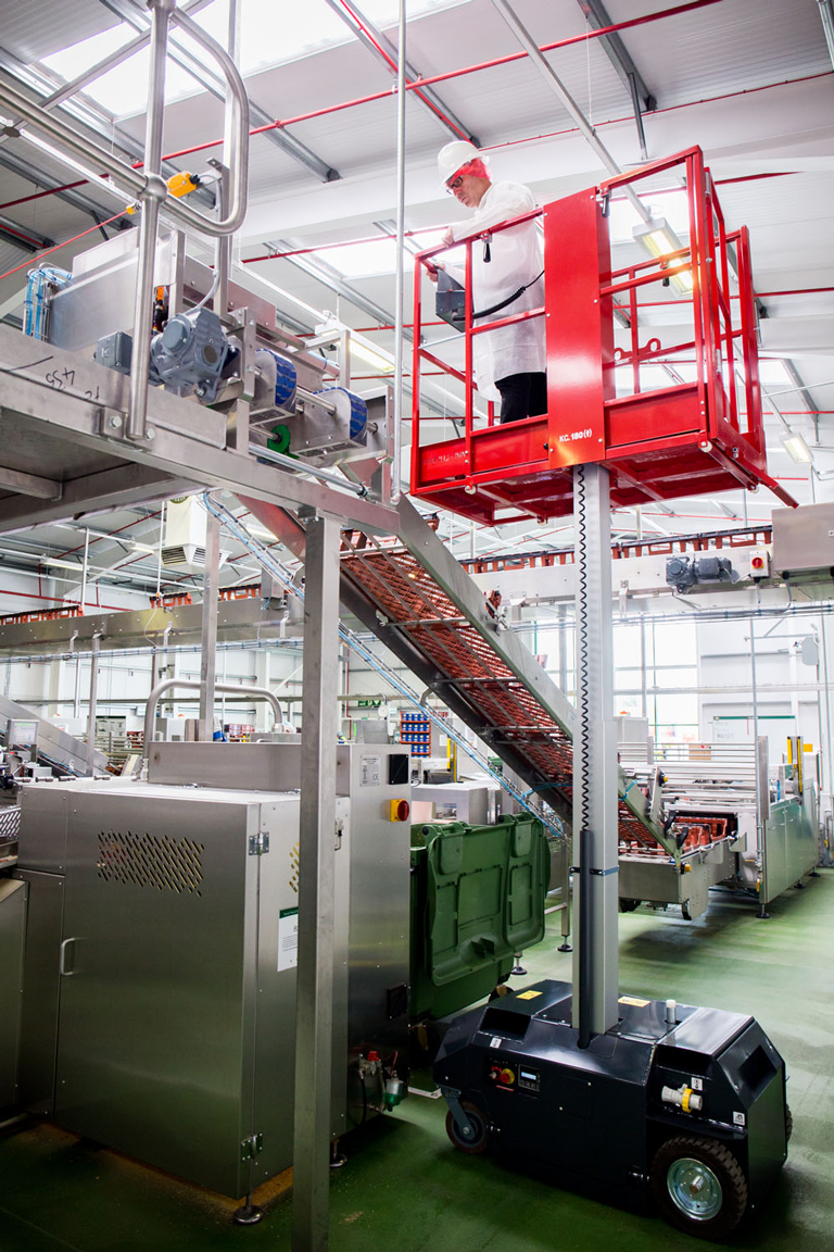 The Bravi Leonardo is a 4.9m lightweight access platform for working at ...