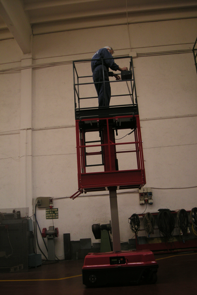The Bravi Leonardo is a 4.9m lightweight access platform for working at ...