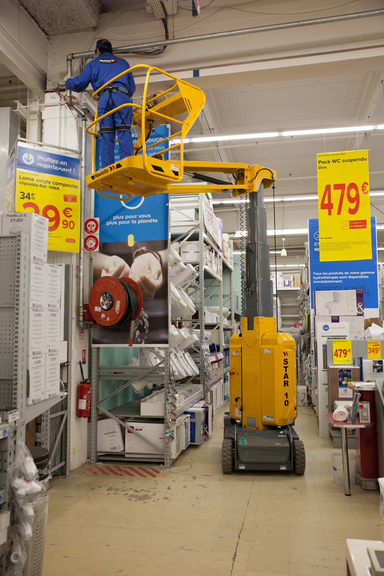 HLS supply the Haulotte star 8 and star 10 mast lifts with outreach